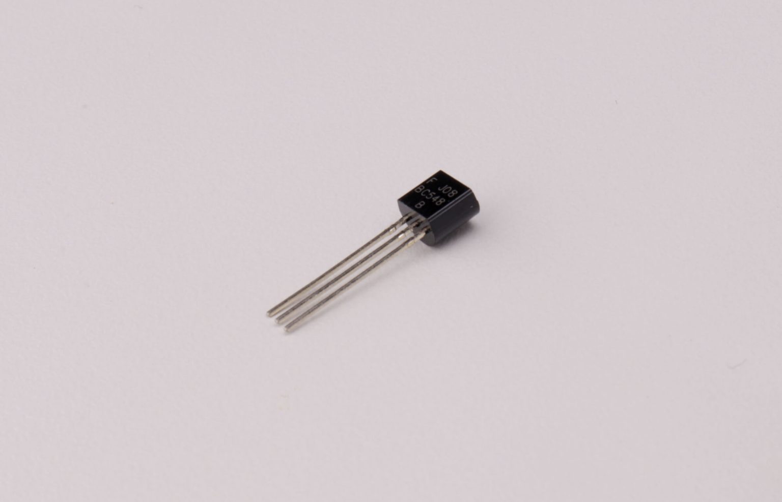 TRANSISTOR BC548 – Loja Uninter